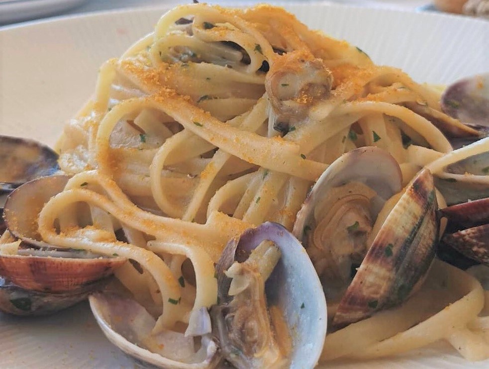 Spaghetti bottarga e arselle - Quattro Mori News